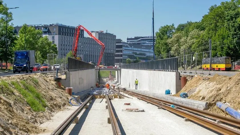 Warszawa. Budowa tramwaju na Kasprzaka, utrudnienia | TVN Warszawa