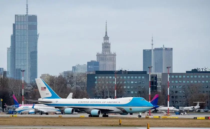 Warszawa. Prezydencki Boeing wylądował na Lotnisku Chopina | TVN Warszawa