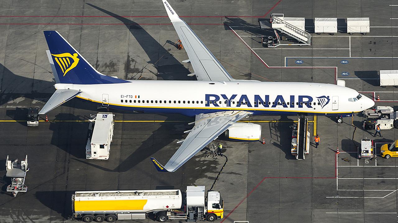 Samolot Ryanair zajęty przez francuskie władze - TVN24 Biznes Samolot Ryanair zajęty przez francuskie władze - TVN24 Biznes