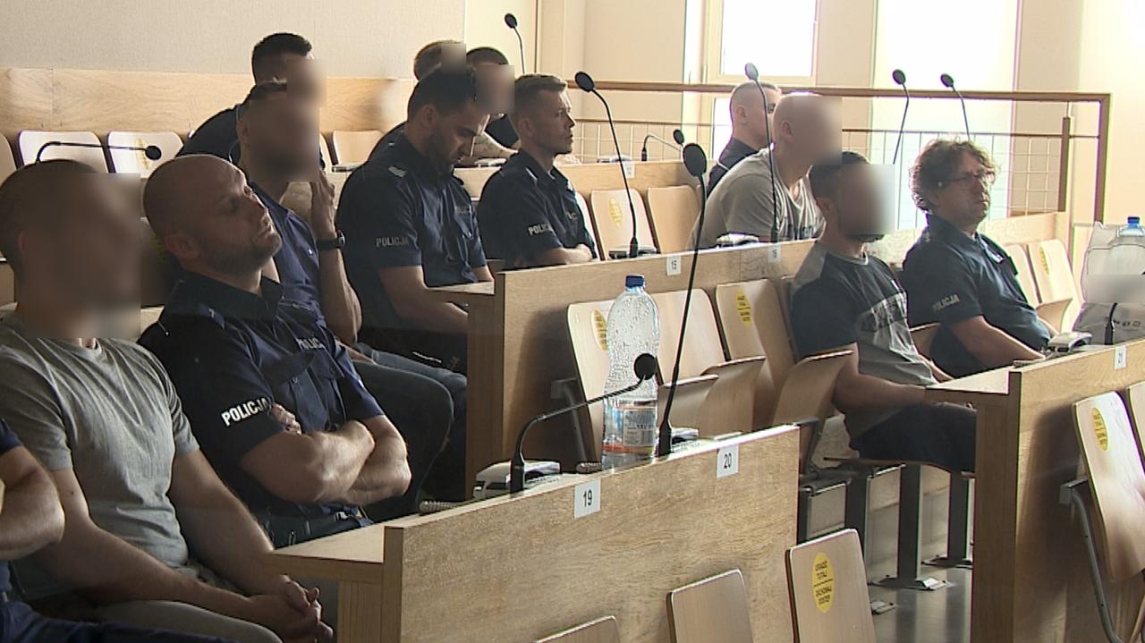 Kraków. Ruszył proces pseudokibiców związanych z grupą "Wisła Sharks ...