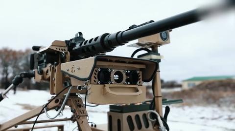 Ukraina, wojsko. Robot bojowy Droid TW 12.7 z ciężkim karabinem na wyposażeniu sił zbrojnych - TVN24