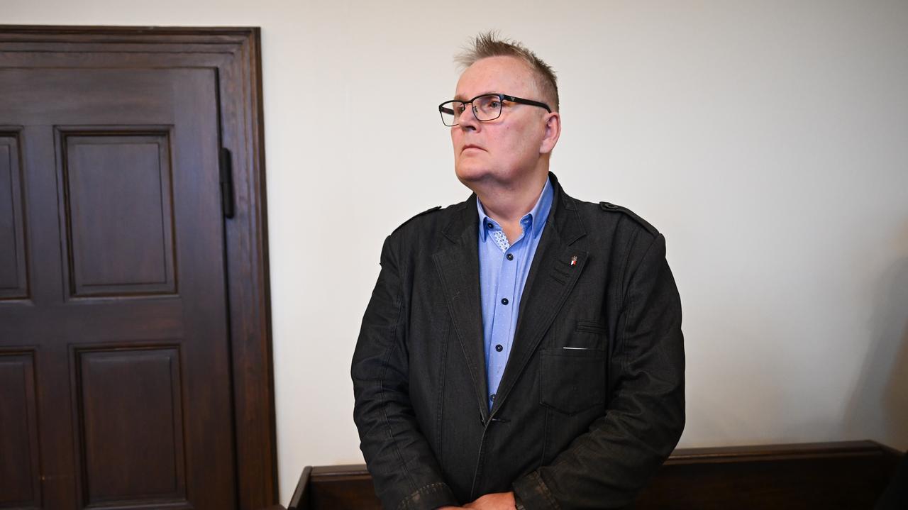 Waldemar Bonkowski, skazany były senator, nadal nie odbywa kary. Szuka ...
