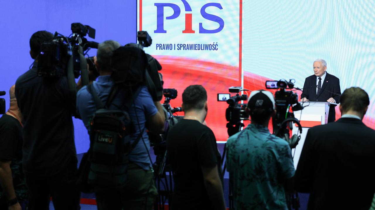 PKW odrzuciła sprawozdanie komitetu PiS. Partia otrzymała przelew na ...