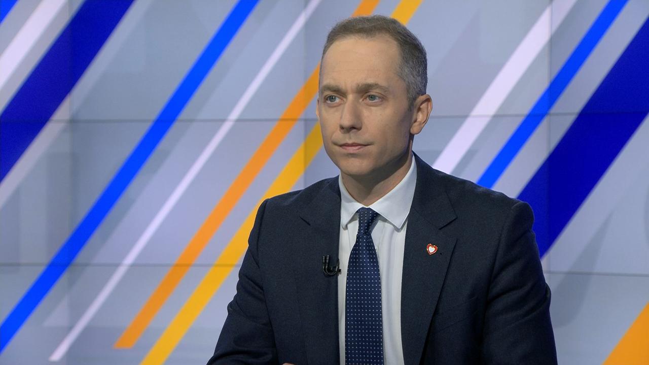 Wiceszef MON Cezary Tomczyk o sytuacji na granicy: to był atak, żeby zabić - TVN24