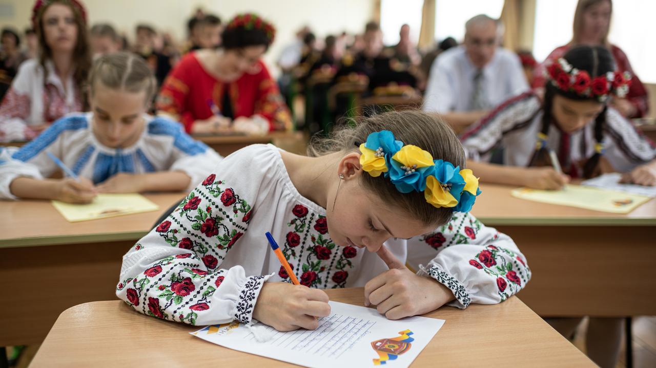 Wojna w Ukrainie. ISW: Rosja chce wymazać ukraińską tożsamość ze szkół ... Wojna w Ukrainie. ISW: Rosja chce wymazać ukraińską tożsamość ze szkół ...