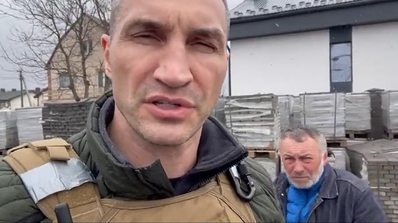 Bucza, Ukraina. Wołodymyr Kliczko był w mieście, mówi o ludobójstwie ...