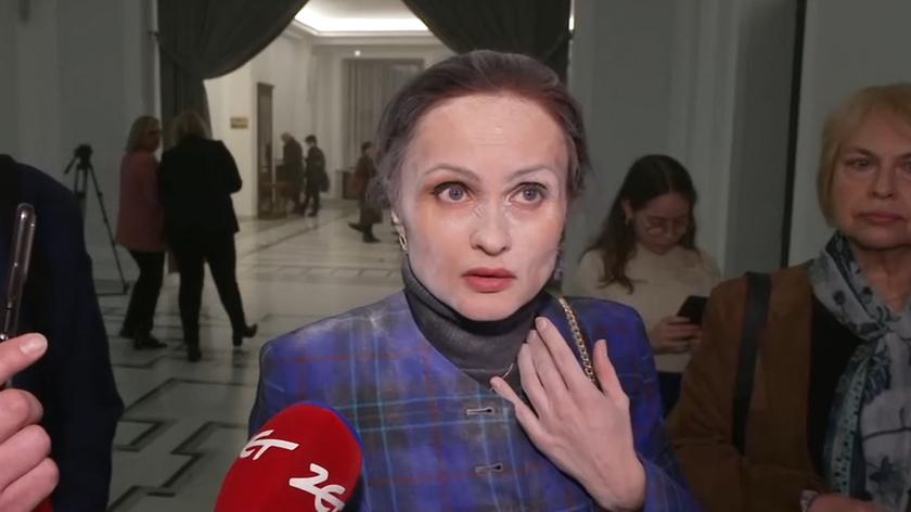 Poseł Grzegorz Braun zgasił świece chanukowe w Sejmie. Magdalena ...