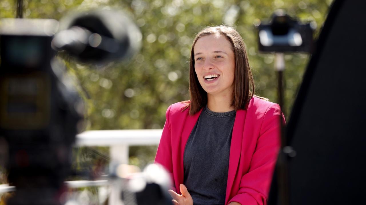 Swiatek controls emotions to outlast Kanepi and book semis spot in ...