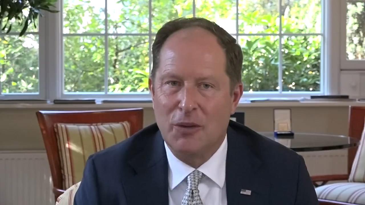 Ambasador USA w Polsce Mark Brzezinski życzy studentom sukcesów ...