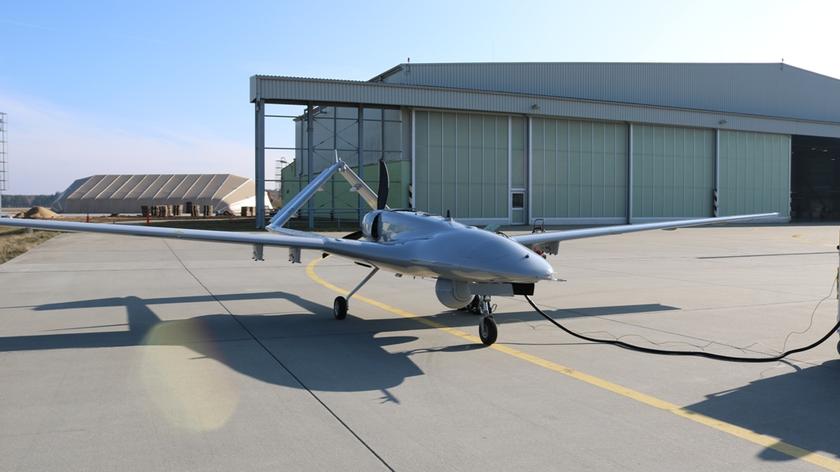 Sztab generalny: polscy piloci operatorzy przeprowadzili pierwsze loty kontrolne dronami ...