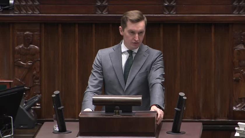 Wotum nieufności wobec Adama Bodnara odrzucone przez Sejm. Przemówienia w czasie debaty - TVN24