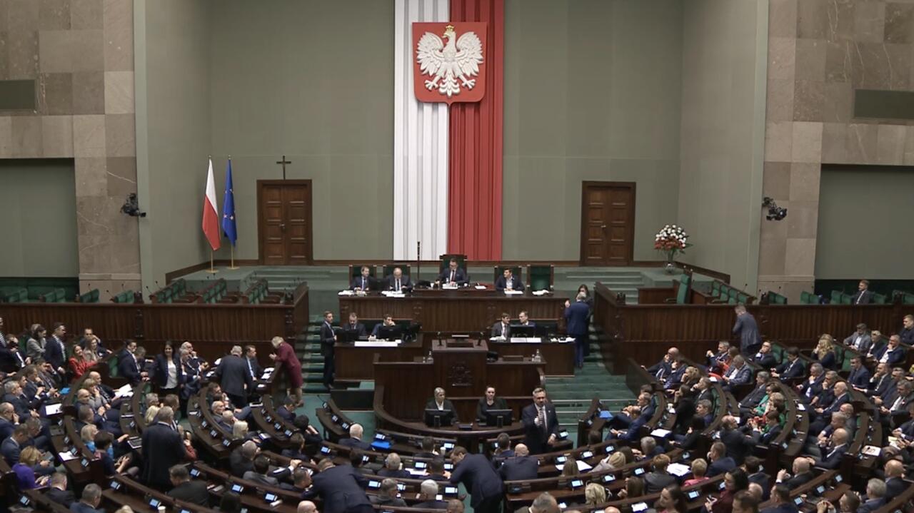 Sejm. Głosowanie nad członkami Komisji Etyki Poselskiej - TVN24 Sejm. Głosowanie nad członkami Komisji Etyki Poselskiej - TVN24