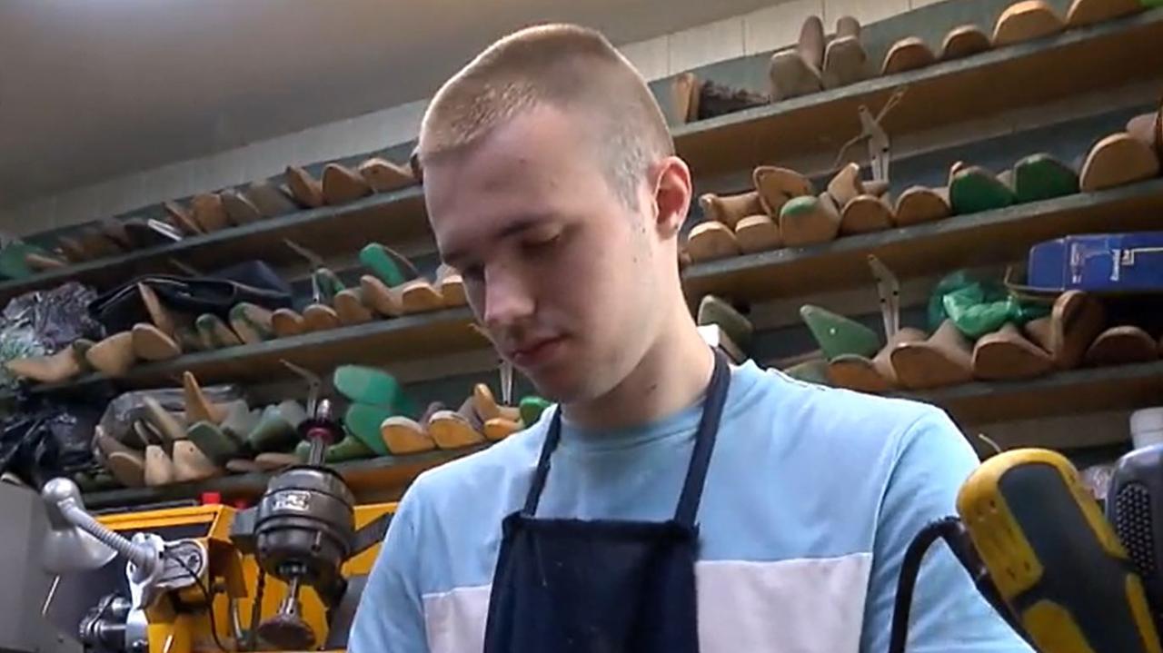 Jedyny nowy szewc w Polsce - TVN24