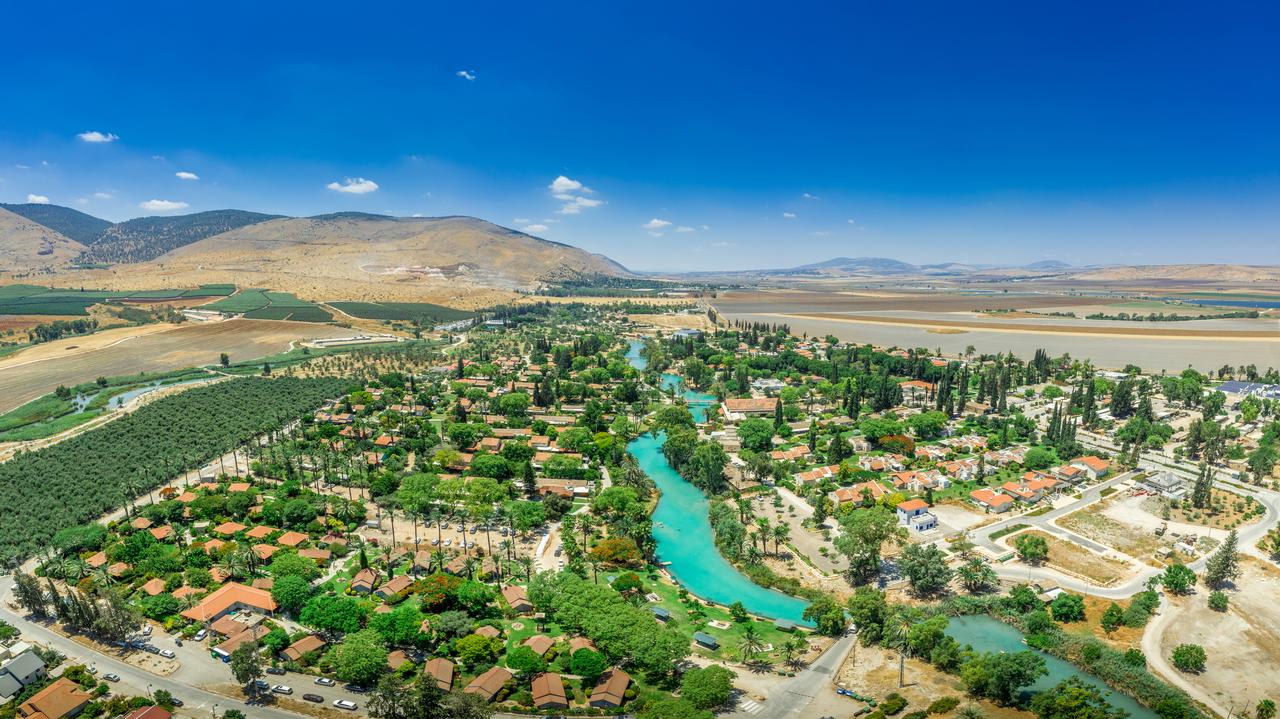 Kibuc - co to jest? Jak wygląda w nim życie? Ile jest kibuców w Izraelu? - TVN24