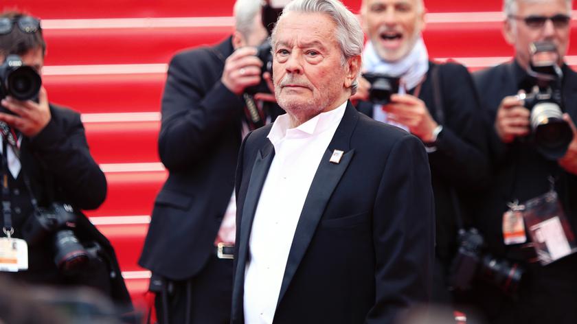 Francja. Aktor Alain Delon nielegalnie posiadał 72 sztuki broni palnej ...