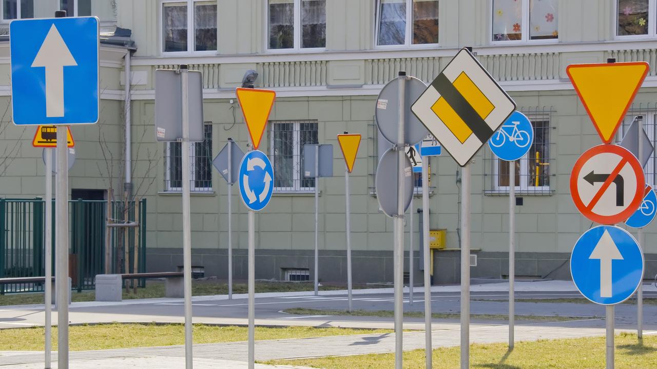 Polska. Znaki drogowe, które sprawiają kierowcom problemy. Zmiany w ... Polska. Znaki drogowe, które sprawiają kierowcom problemy. Zmiany w ...