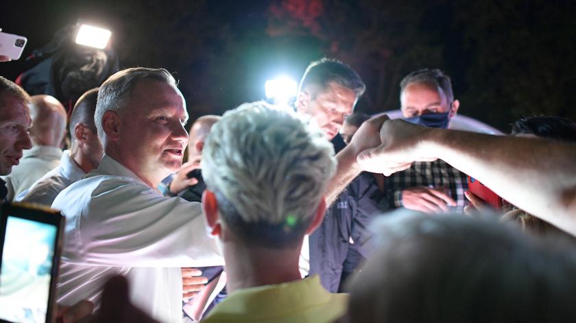 Raport o COVID-19: od października 2020 liczba zgonów na COVID-19 w ...