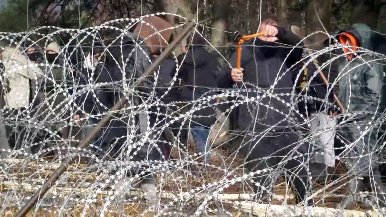 Granica z Białorusią. Migranci próbują przejść przez granicę koło ... Granica z Białorusią. Migranci próbują przejść przez granicę koło ...