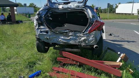 Przysiecz. Wypadek na parkingu przy A4. Najpierw tir wjechał w zaparkowane auto, później to ...