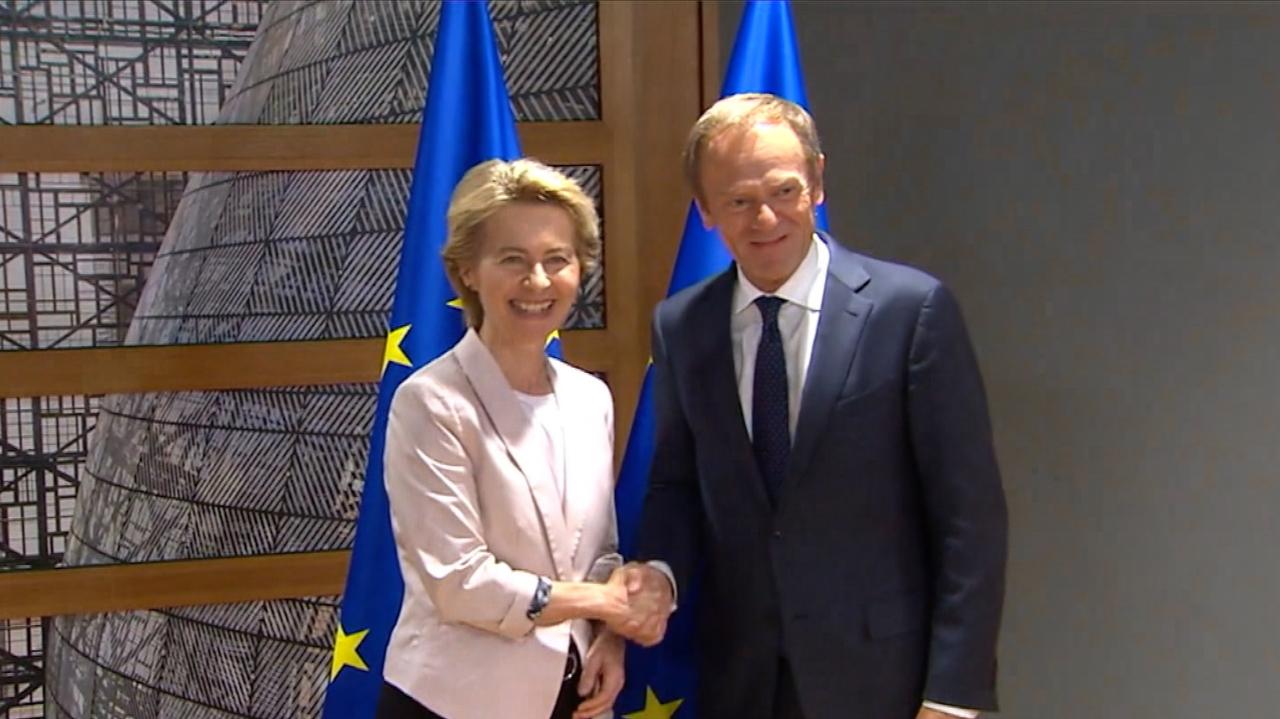 Głosowanie w sprawie Ursuli von der Leyen w europarlamencie - TVN24