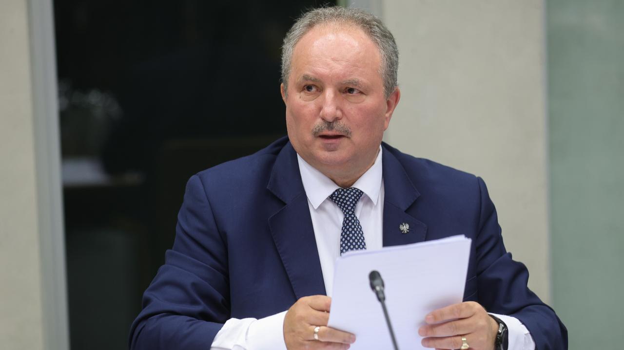 Marek Bieńkowski przed komisją do spraw inwigilacji Pegasusem - TVN24