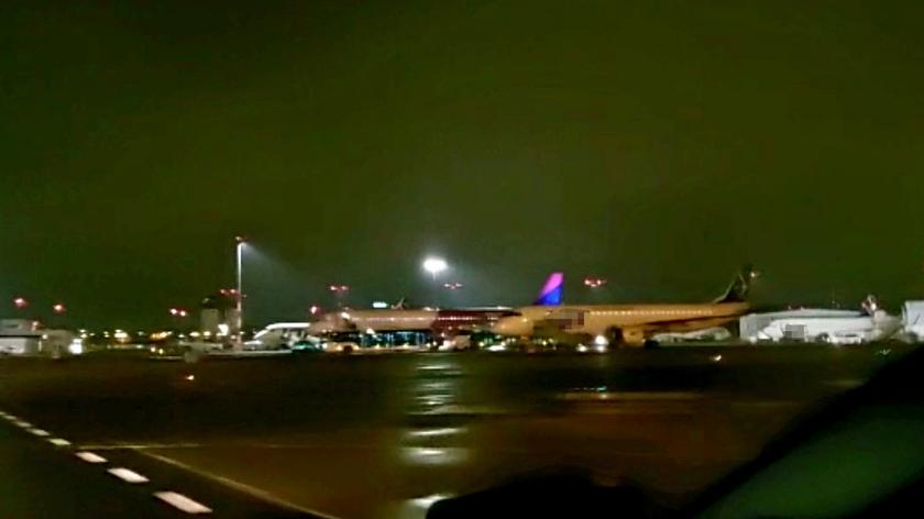 Lotnisko Chopina. Z samolotu do aresztu. Był poszukiwany czerwoną notą Interpolu | TVN Warszawa