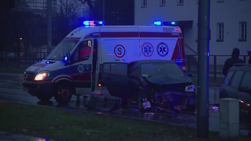 Zderzenie trzech aut, cztery osoby w szpitalu | TVN Warszawa