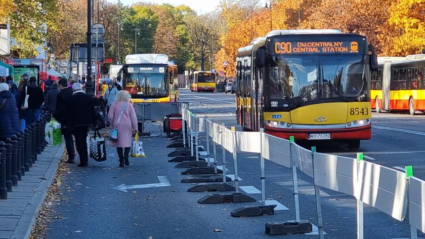 Wszystkich Świętych 2023. Ulice i komunikacja miejska. Sprawdź | TVN Warszawa