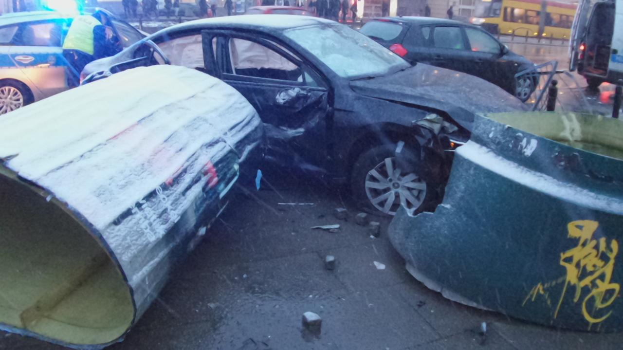 Wypadek na rondzie Dmowskiego | TVN Warszawa