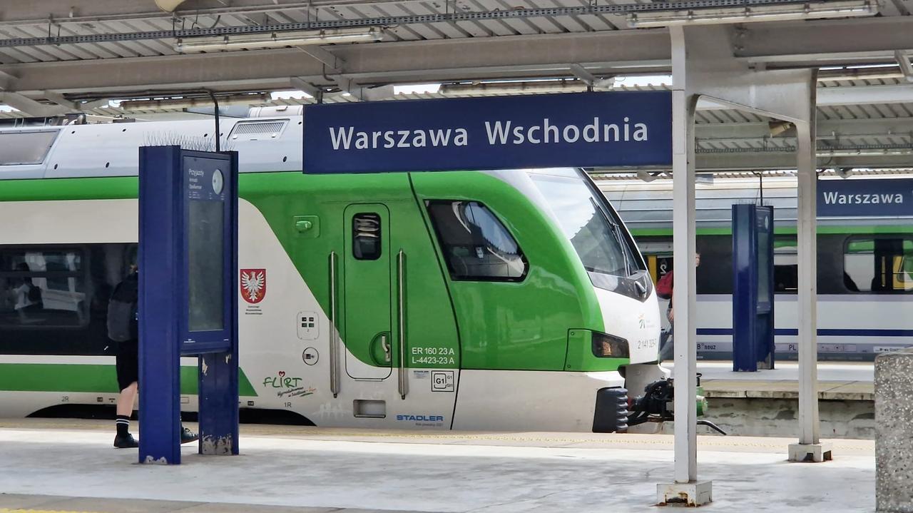 Uszkodzona sieć trakcyjna. Były utrudnienia na stacji Warszawa Wschodnia | TVN Warszawa